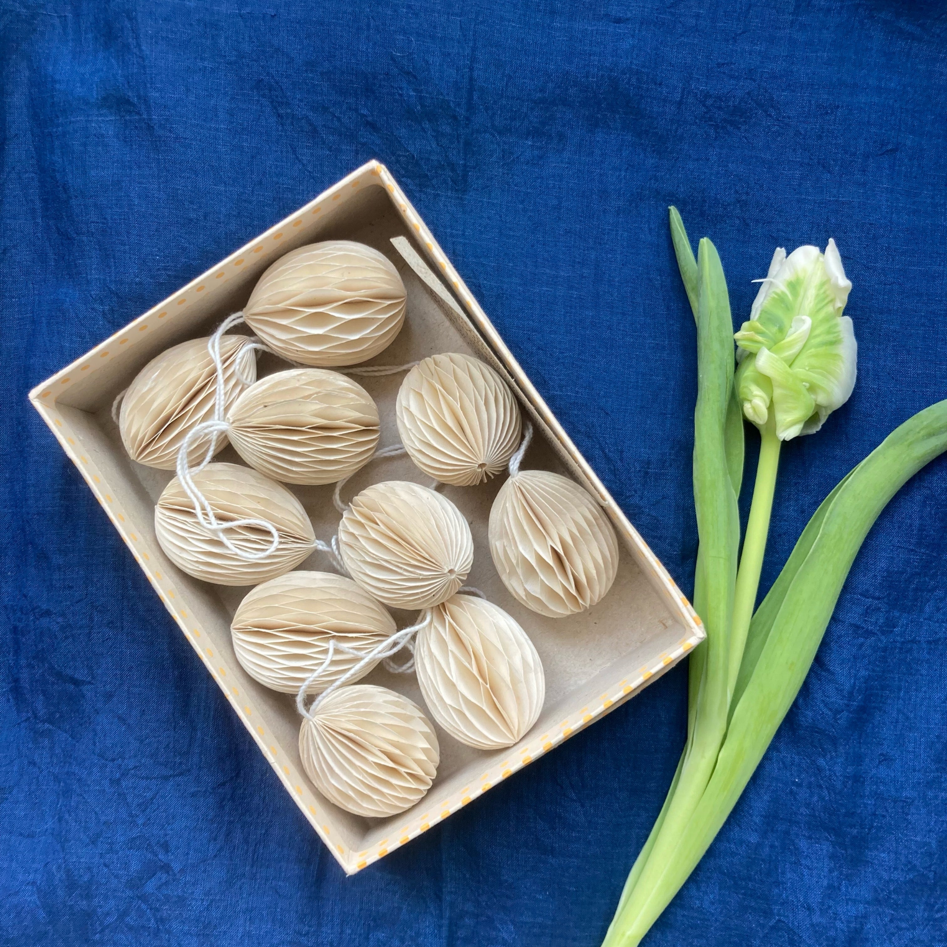 Honeycomb Paper Easter Eggs 8pcs — The Cross